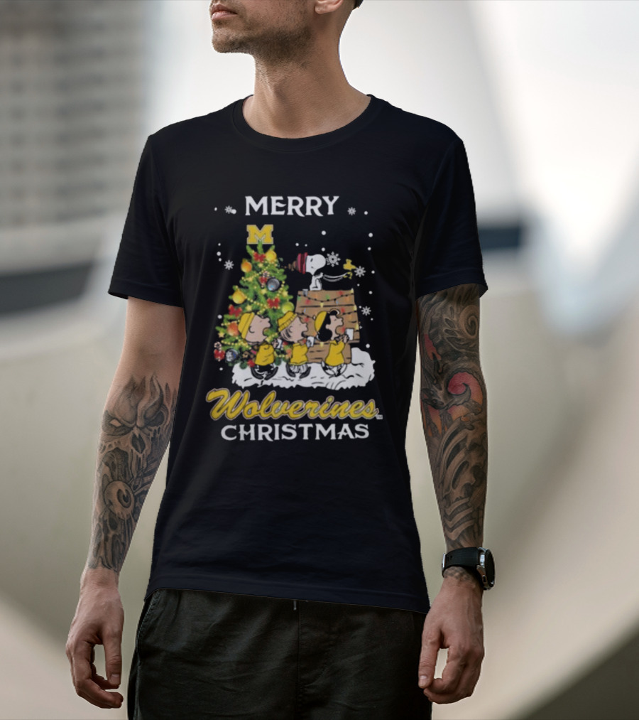 Merry Michigan Wolverines Snoopy And Friends Christmas T-Shirt