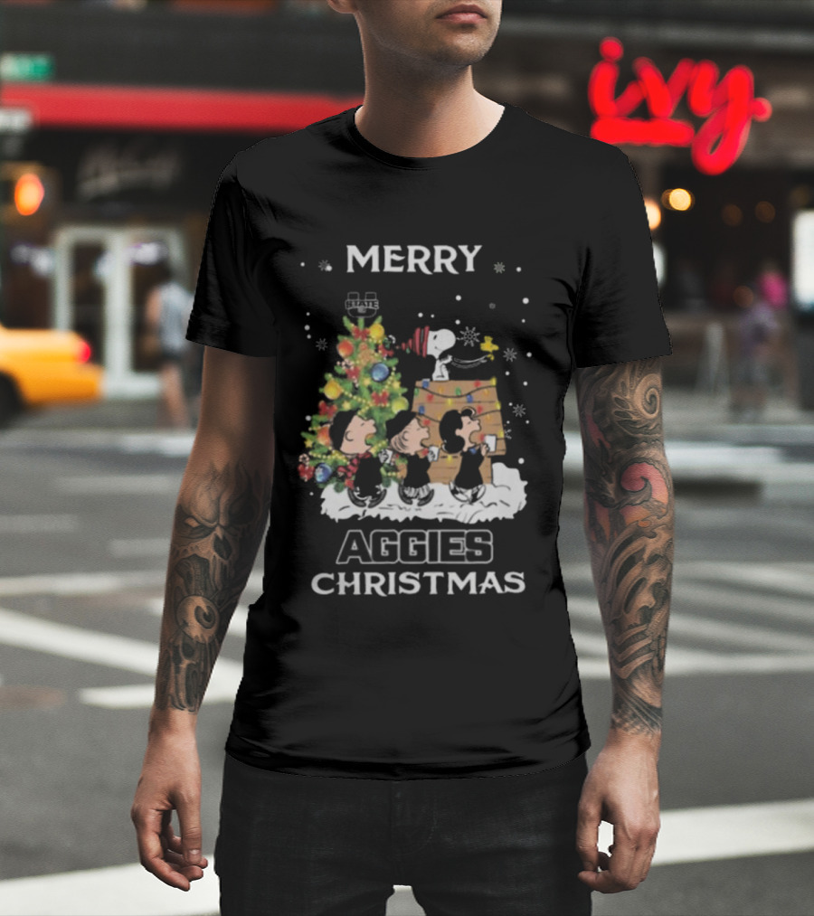 Merry Christmas Utah State Aggies Snoopy And Friends T-Shirt