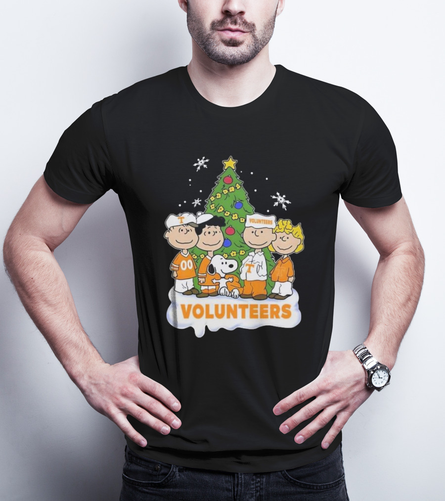 Tennessee Volunteers Snoopy And Friends Christmas Tree T-Shirt