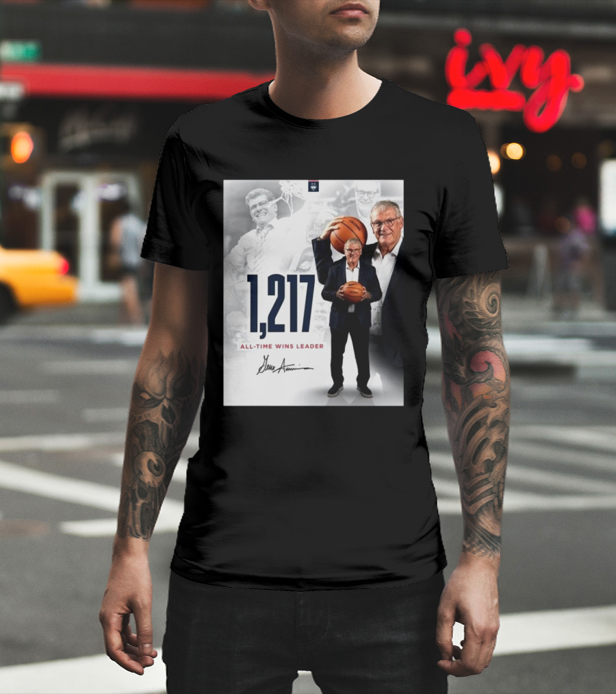 1,217 All-Time Wins Leader Geno Auriemma Signature Image T-Shirt