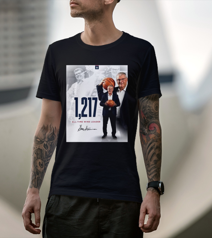 1,217 All-Time Wins Leader Geno Auriemma Signature Image T-Shirt