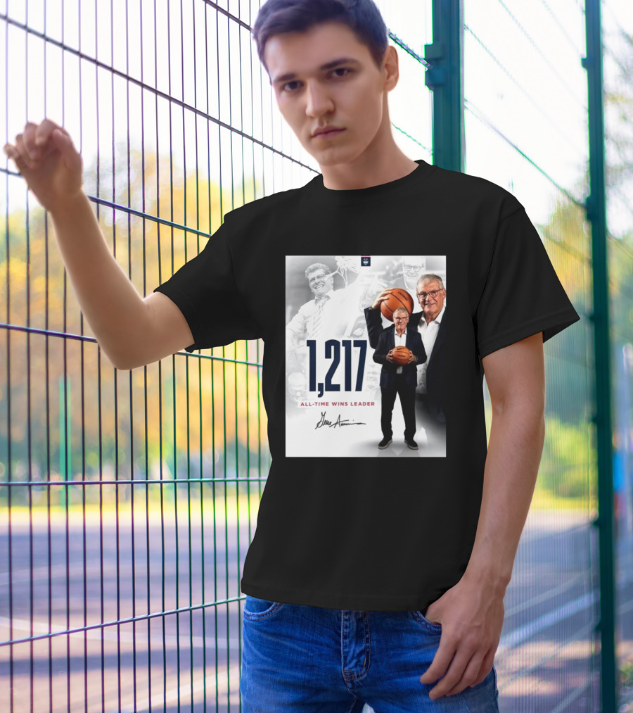 1,217 All-Time Wins Leader Geno Auriemma Signature Image T-Shirt