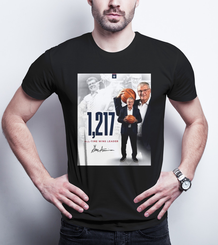 1,217 All-Time Wins Leader Geno Auriemma Signature Image T-Shirt