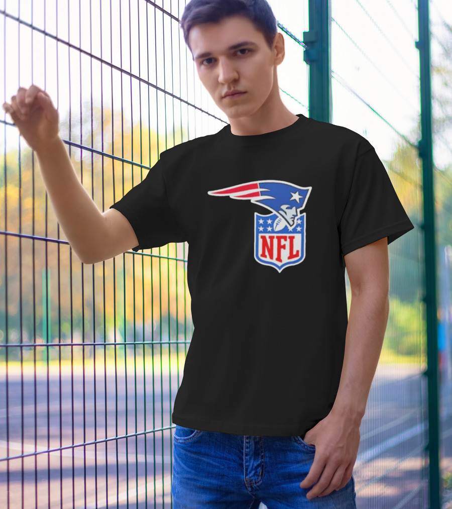 New England Patriots NFL Shield Logo Mashup T-Shirt
