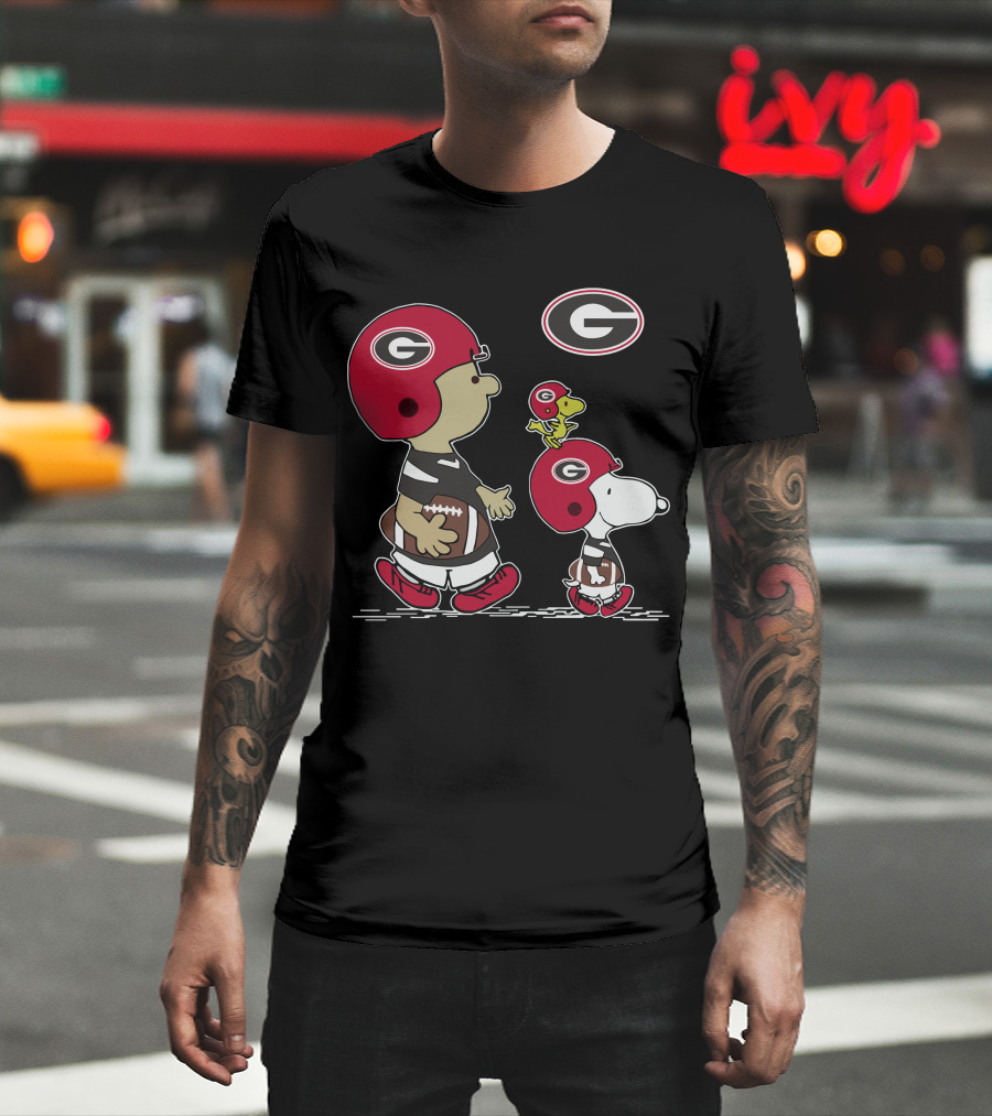 Georgia Bulldogs Snoopy Football Peanuts Cartoon T-Shirt