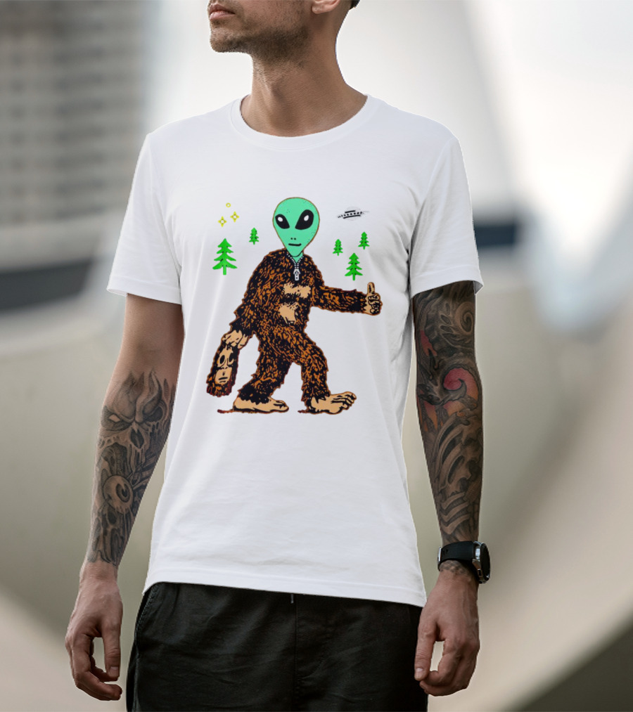 Alien Bigfoot Encounter Forest UFO Adventure T-Shirt