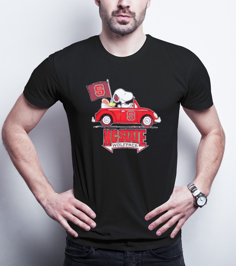 Snoopy And Woodstock Driving Car With NC State Wolfpack Flag T-Shirt