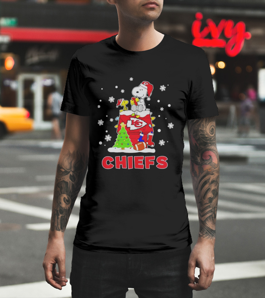 Kansas City Chiefs Christmas Snoopy Woodstock Dog House T-Shirt