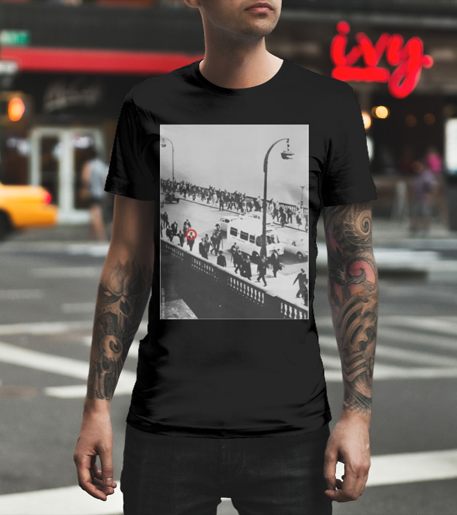 Peter Gabriel In 1977 Urban Crowd With Red Circle Highlight T-Shirt