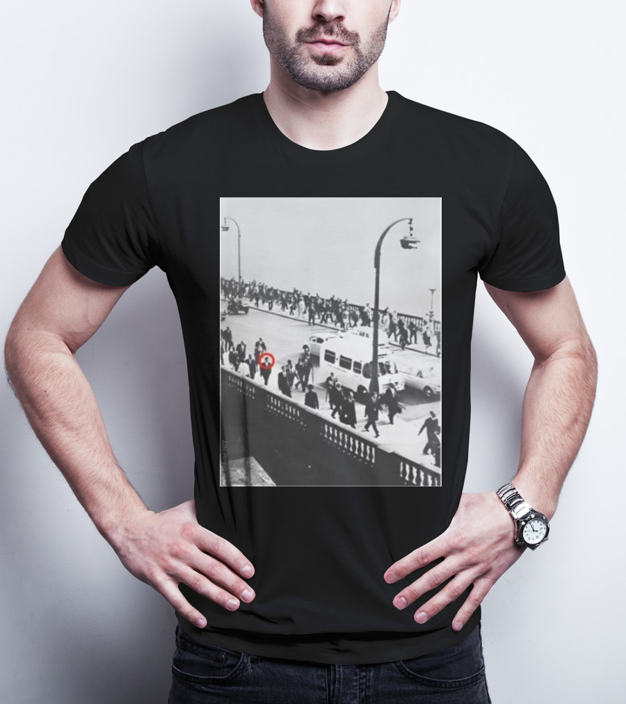 Peter Gabriel In 1977 Urban Crowd With Red Circle Highlight T-Shirt