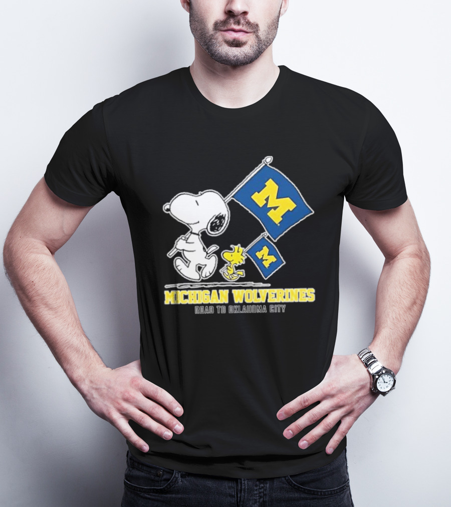 Snoopy And Woodstock Michigan Wolverines Flags Road To Oklahoma City T-Shirt