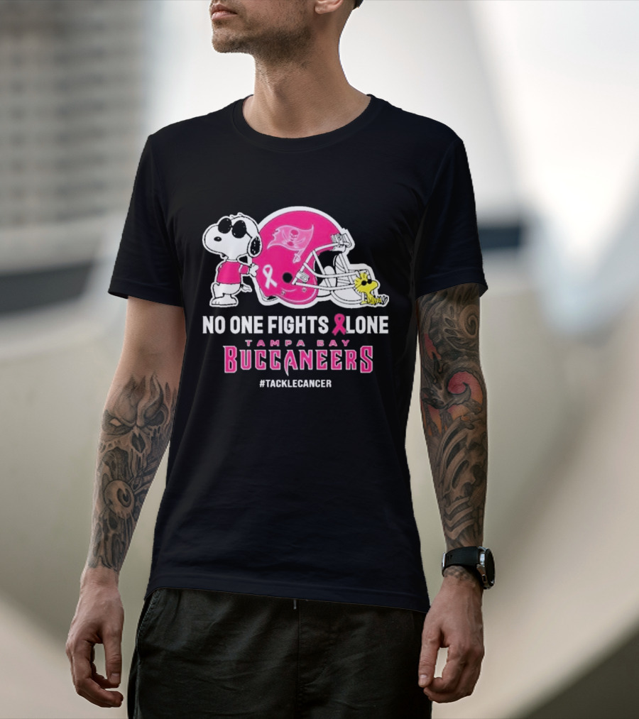 Snoopy And Woodstock No One Fights Alone Tampa Bay Buccaneers #Tacklecancer Pink Helmet T-Shirt