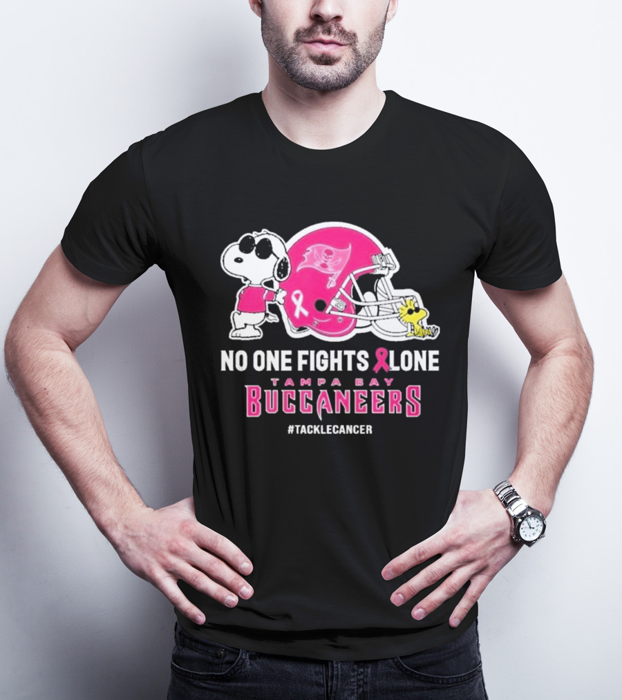Snoopy And Woodstock No One Fights Alone Tampa Bay Buccaneers #Tacklecancer Pink Helmet T-Shirt