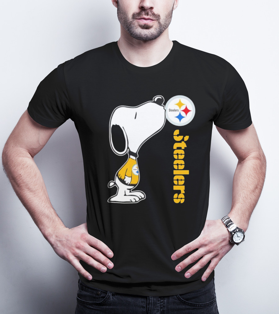 Snoopy Steelers Football Logo Kiss T-Shirt