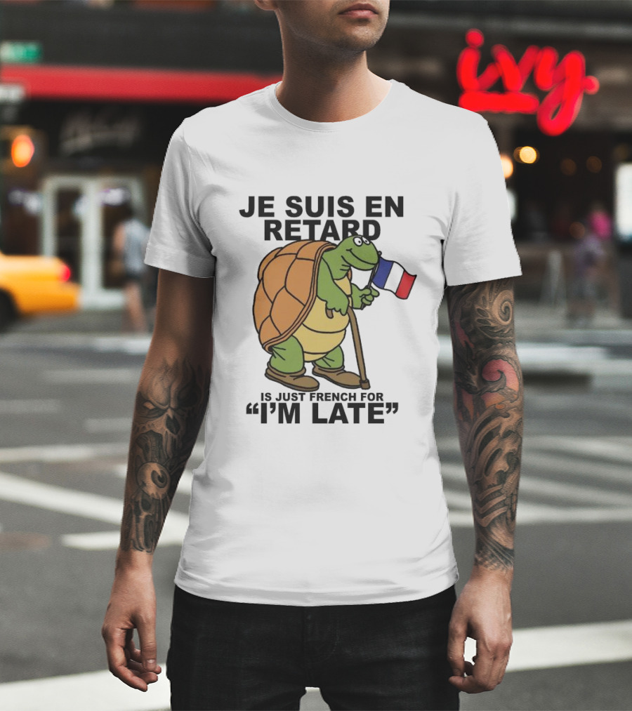 Je Suis En Retard Turtle Holding French Flag I’m Late T-Shirt