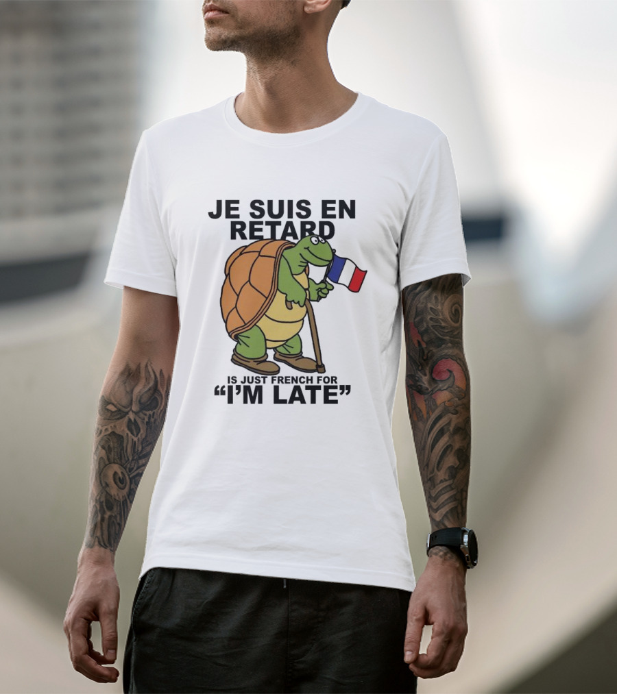 Je Suis En Retard Turtle Holding French Flag I’m Late T-Shirt