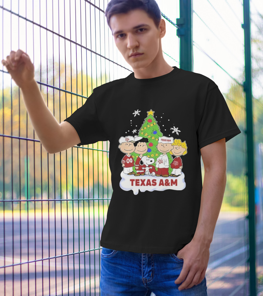 Texas A&M Aggies Christmas With Snoopy And Peanuts Characters T-Shirt