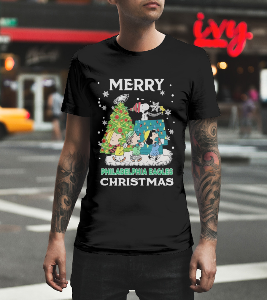 Merry Philadelphia Eagles Christmas Charlie Brown Snoopy Woodstock T-Shirt