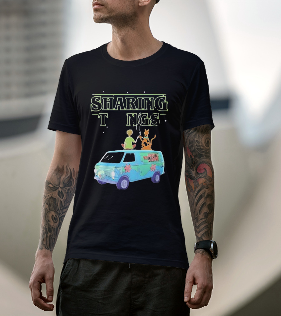 Scooby Doo Sharing Tings With Mystery Machine T-Shirt