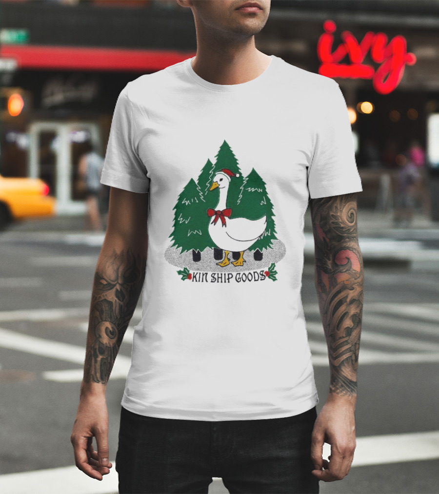 Kin Ship Goods Santa Claus Duck Christmas Trees Merry Christmas T-Shirt