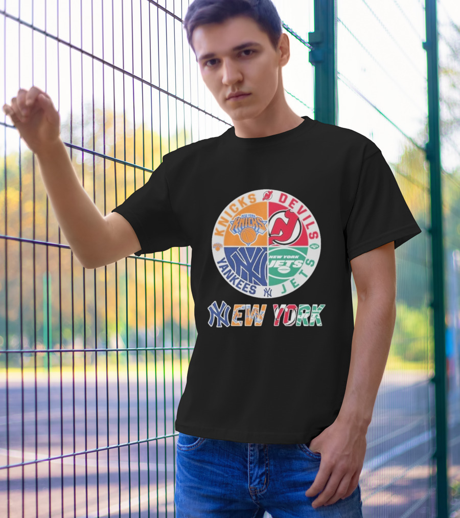 New York Knicks Yankees Jets Devils Circle New York T-Shirt