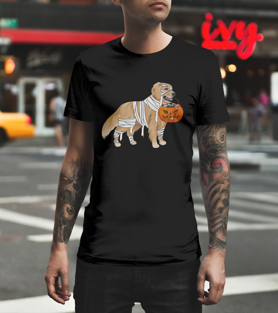 Golden Retriever Mummy With Halloween Pumpkin Basket T-Shirt