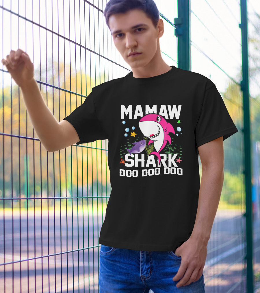 Mamaw Shark Doo Doo Doo Pink Cartoon With Fish And Bubbles T-Shirt