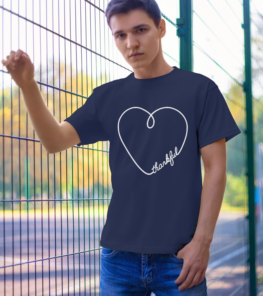 Thankful Script Heart Outline T-Shirt
