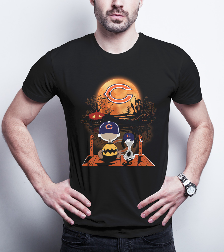 Charlie Brown Snoopy Chicago Bears Halloween Moon Scene T-Shirt
