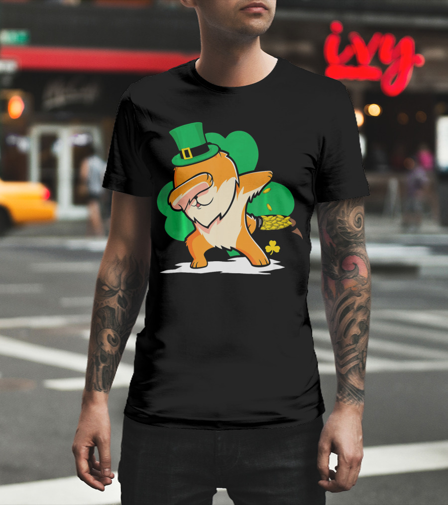 St Patrick's Day Dabbing Pomeranian With Leprechaun Hat And Shamrock T-Shirt