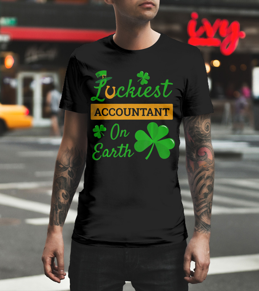 Luckiest Accountant On Earth St Patricks Clover Hat Shamrock T-Shirt