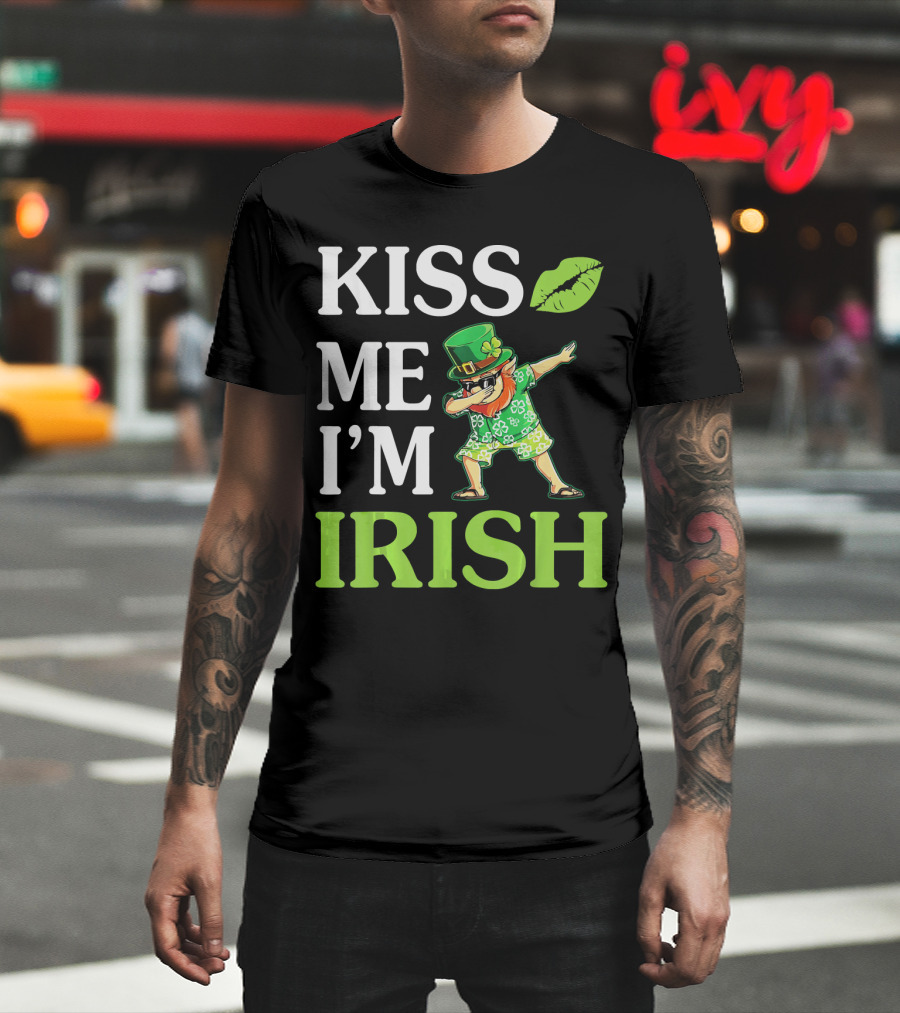 Kiss Me I'm Irish Leprechaun Dabbing Green Hat And Beard T-Shirt
