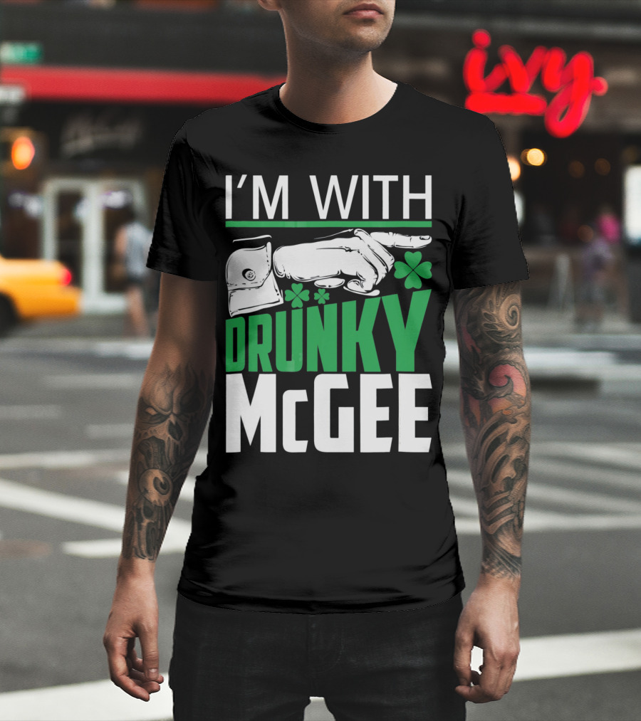I'M WITH DRUNKY MCGEE St. Patrick's Day Shamrock Arrow T-Shirt