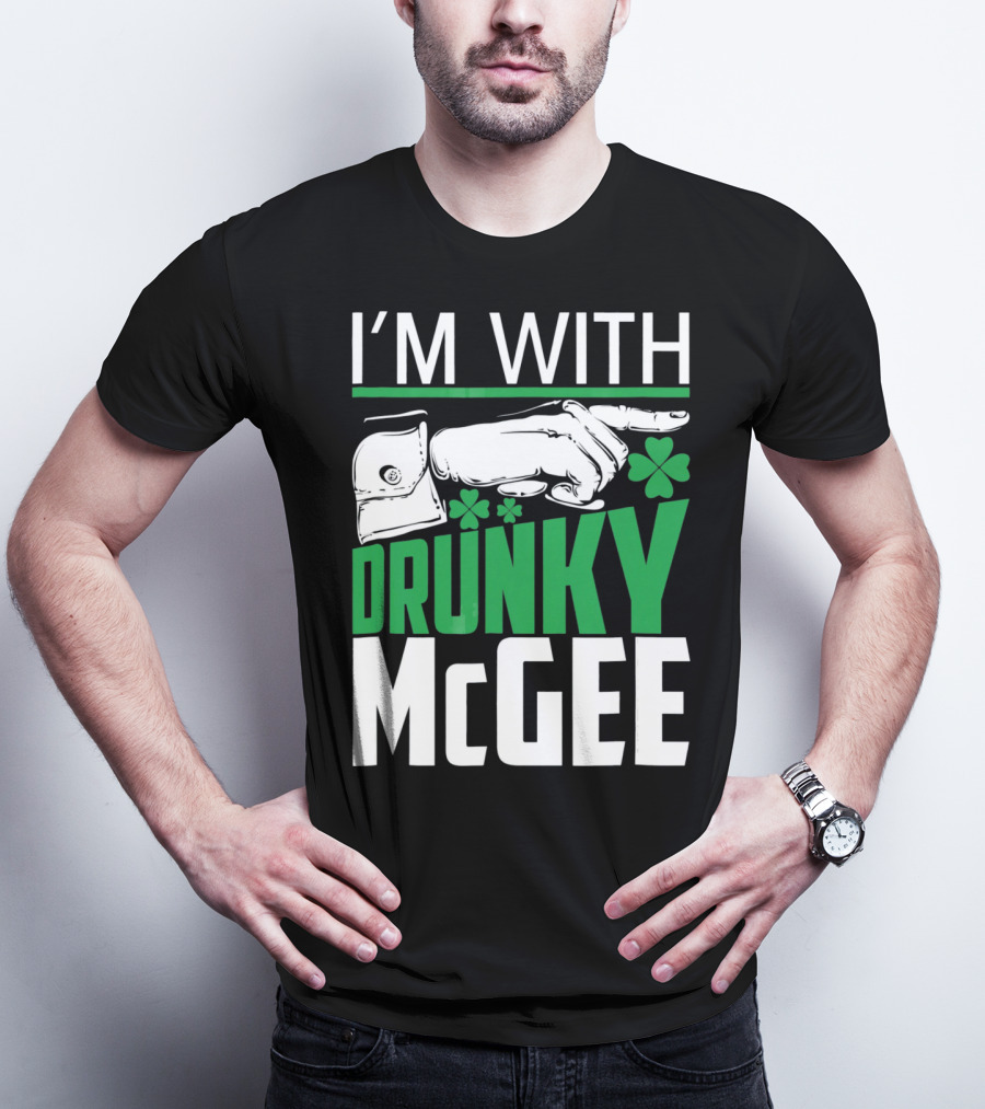 I'M WITH DRUNKY MCGEE St. Patrick's Day Shamrock Arrow T-Shirt