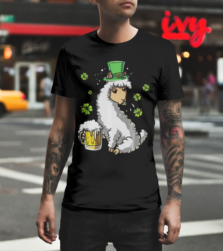 Leprechaun Llama Alpaca St Patrick's Day Beer Holding Clover Shamrock T-Shirt