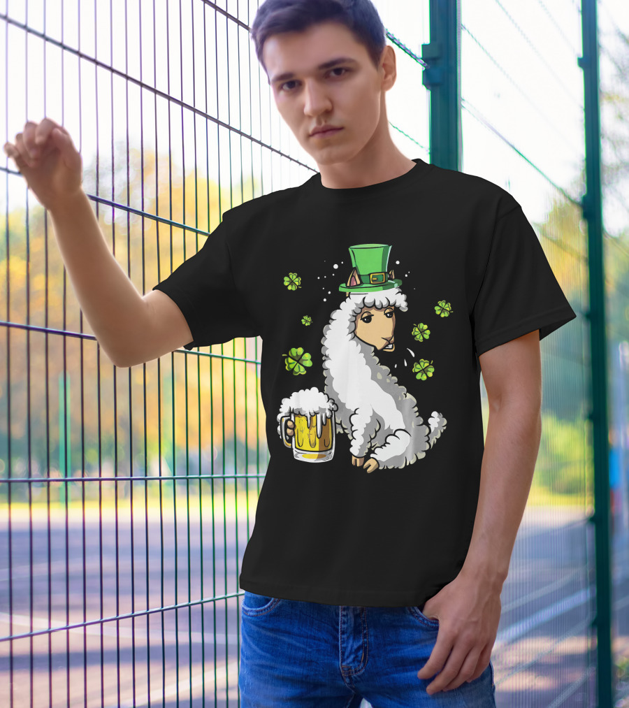 Leprechaun Llama Alpaca St Patrick's Day Beer Holding Clover Shamrock T-Shirt