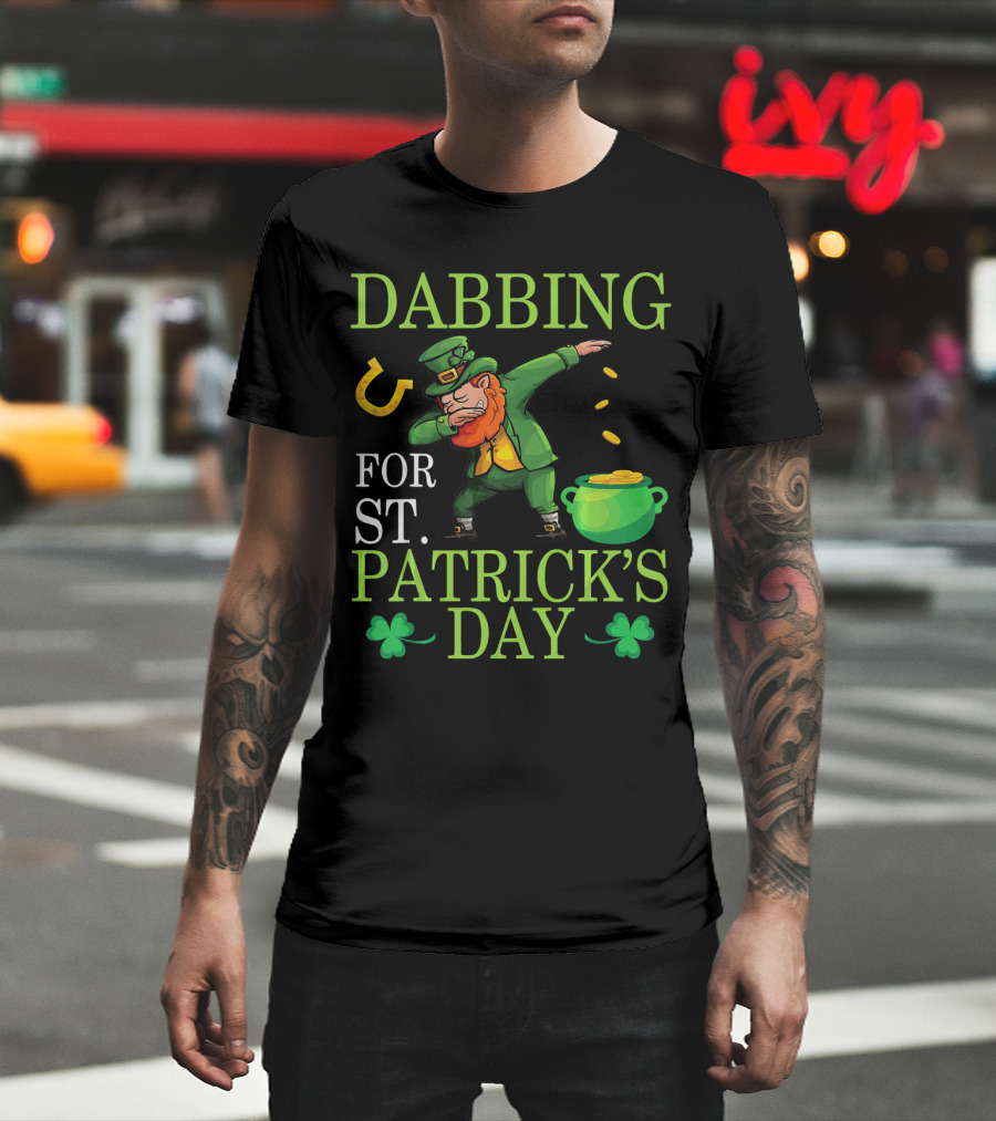 Dabbing Leprechaun Sprinkling Gold For St. Patrick's Day T-Shirt