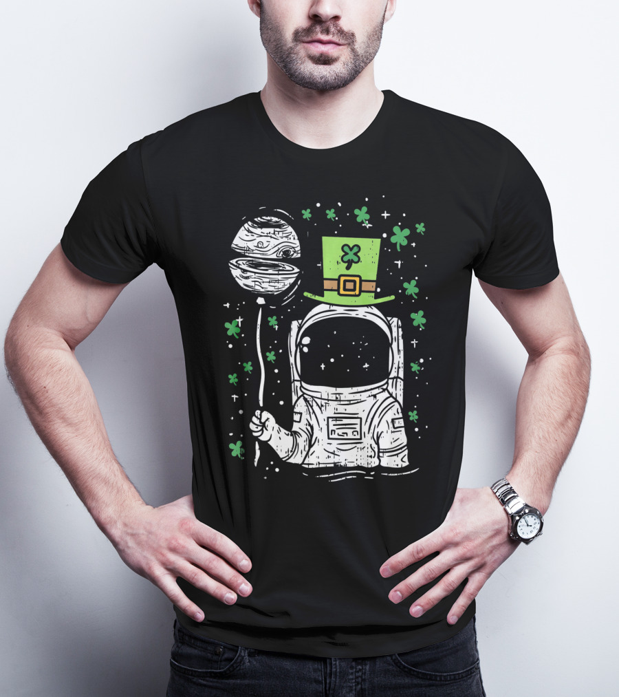 Irish Astronaut Holding Planet Balloon With Shamrocks And St Patrick's Hat T-Shirt