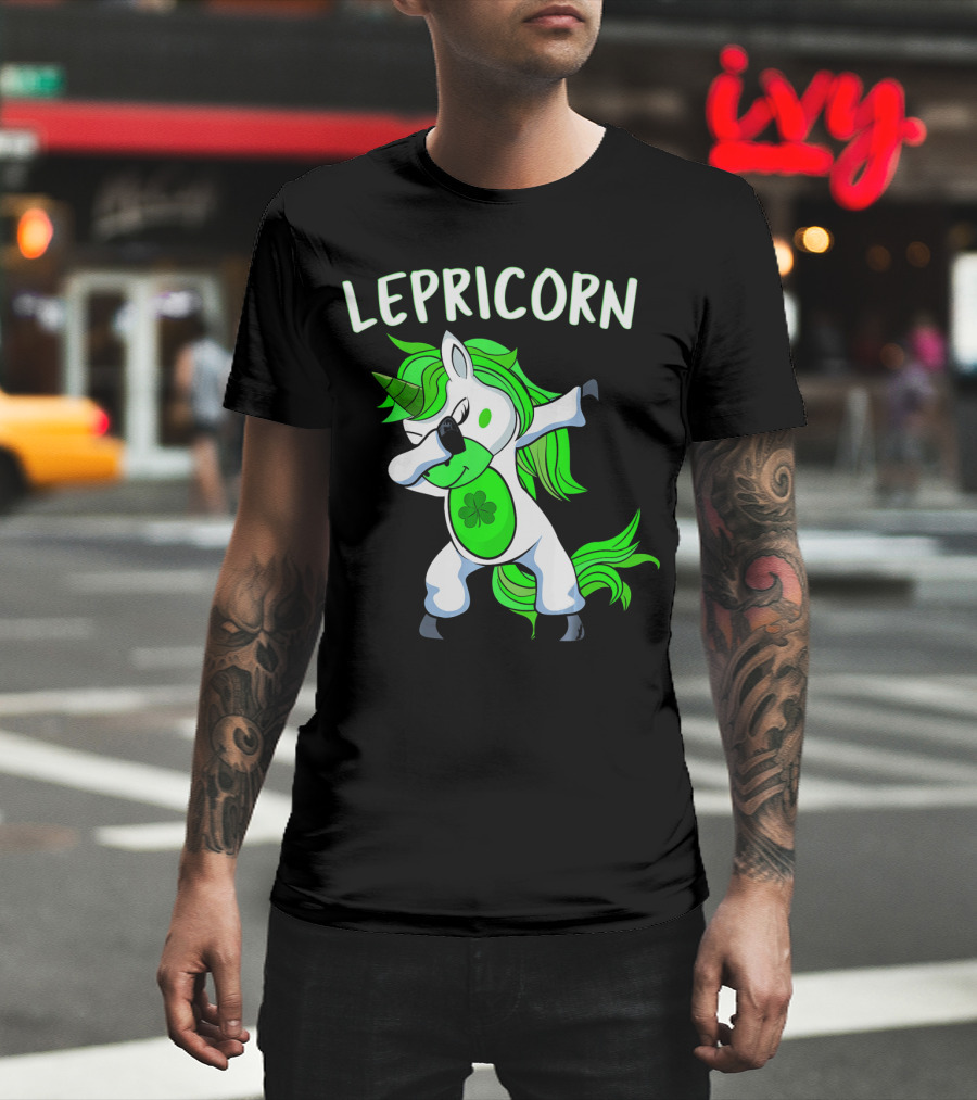 Lepricorn Dabbing Unicorn Leprechaun With Clover T-Shirt