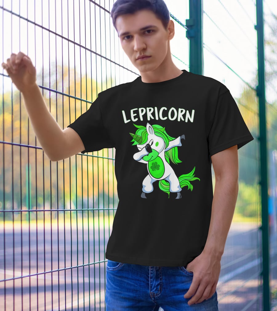 Lepricorn Dabbing Unicorn Leprechaun With Clover T-Shirt