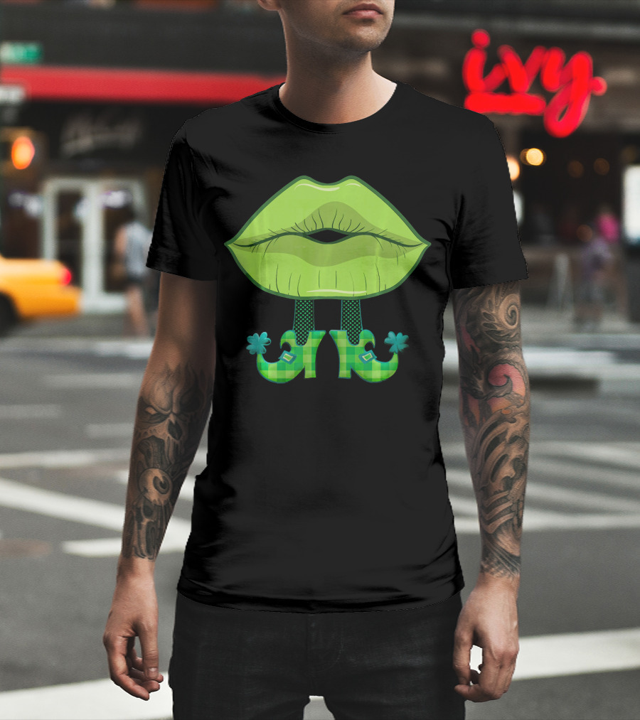 Kiss Lips Green Leprechaun Shoes Plaid Pattern St. Patrick's Day T-Shirt