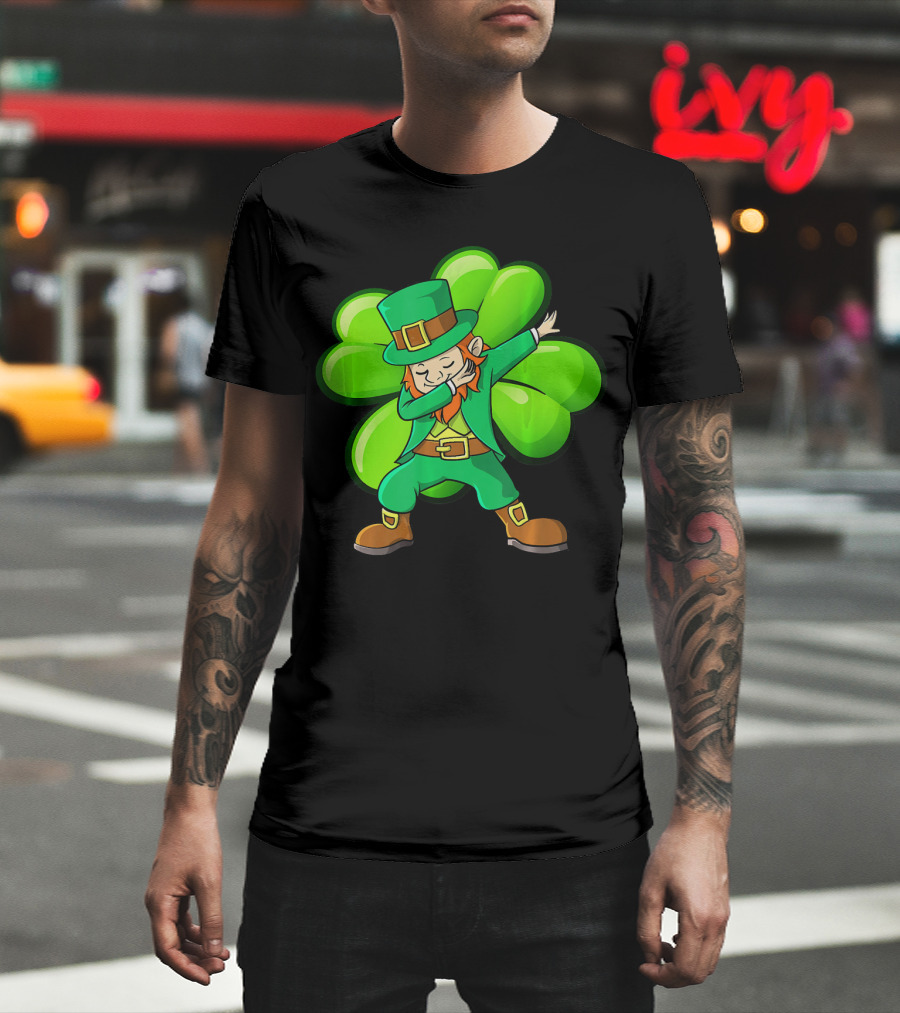 Cute Dabbing Leprechaun With Green Shamrock Background T-Shirt