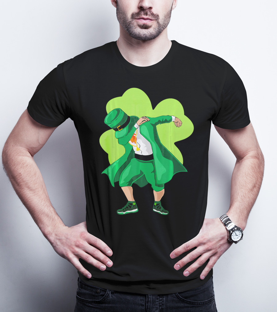 St. Patrick's Day Dabbing Leprechaun With Shamrock Background T-Shirt