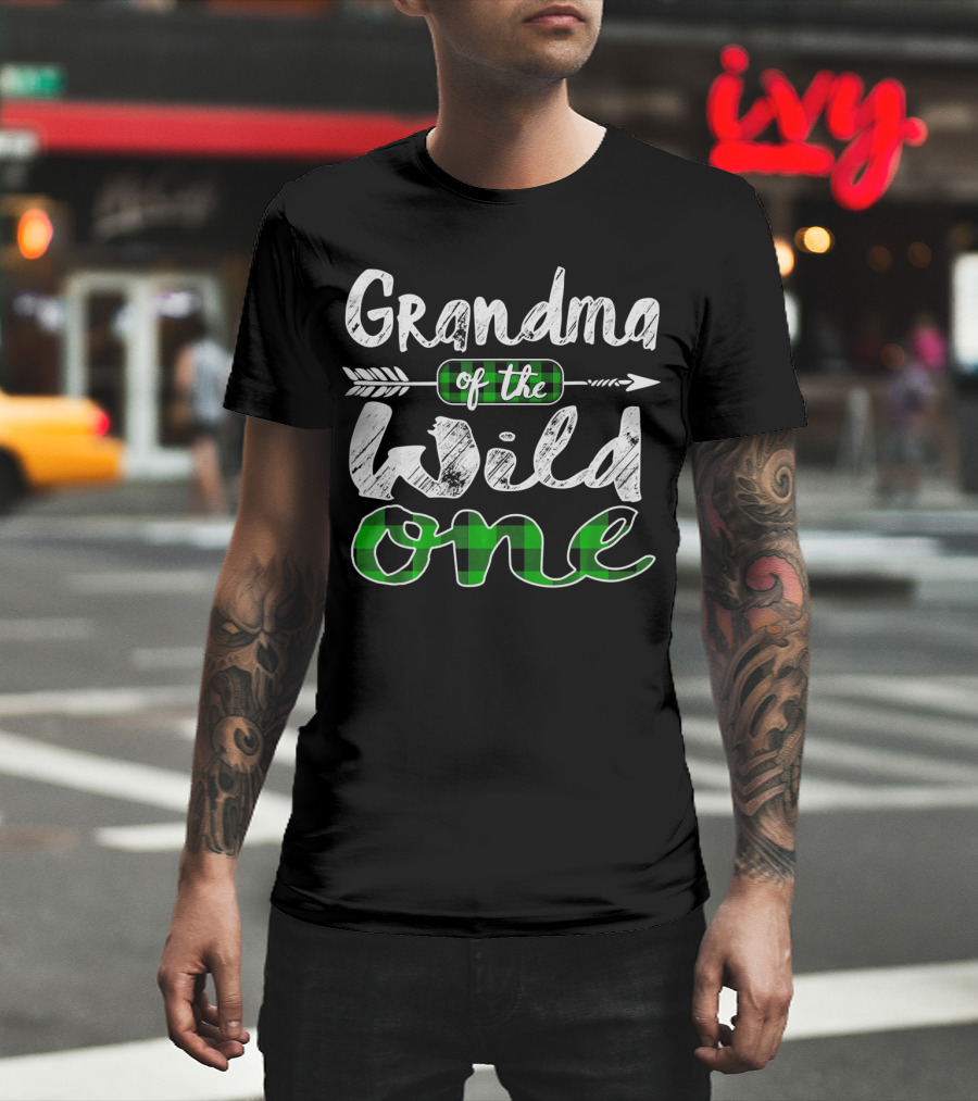 Grandma Of The Wild One Irish Green Plaid Arrow T-Shirt