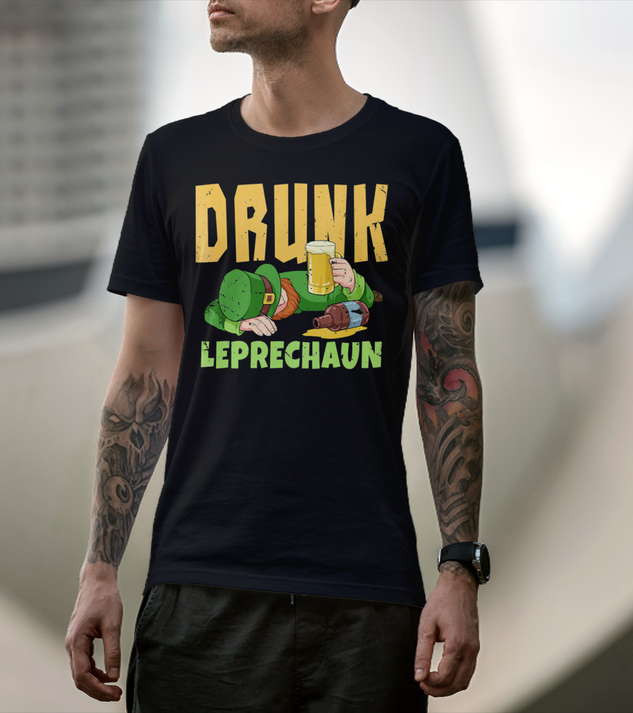 Drunk Leprechaun Holding Beer Mug And Whiskey Bottle T-Shirt