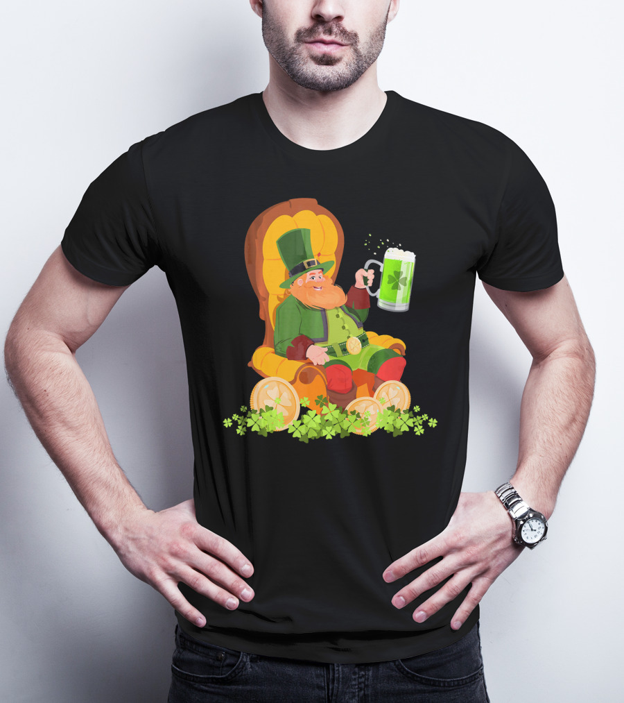 Leprechaun On Throne With Beer And Shamrocks St Patrick's Day T-Shirt