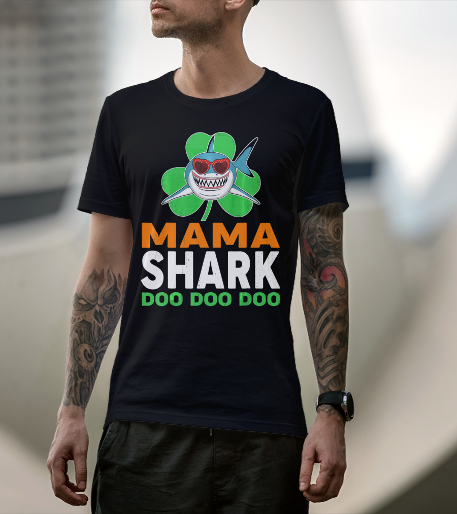 Mama Shark Doo Doo Doo St Patricks Day Shamrock T-Shirt