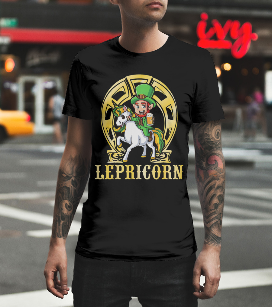LEPRICORN Leprechaun Riding Unicorn Drinking Beer T-Shirt
