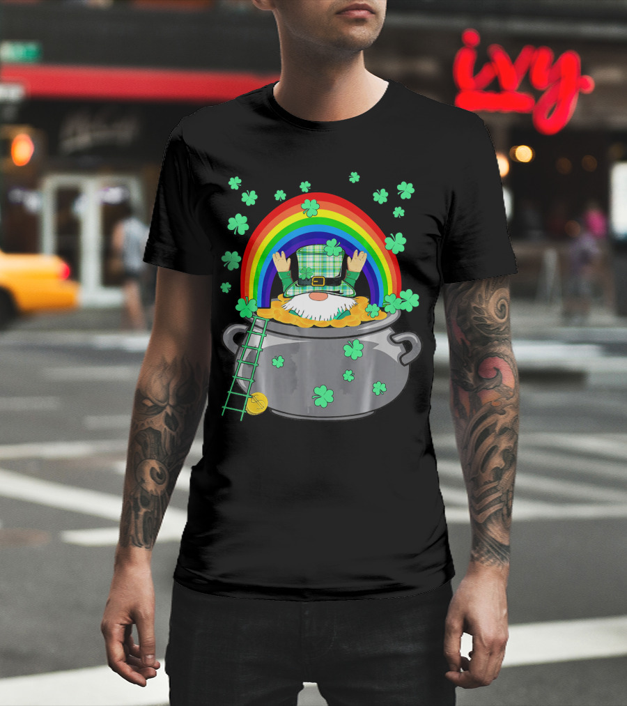 Cute Leprechaun Trap Funny Pot Of Gold With Rainbow And Shamrocks T-Shirt