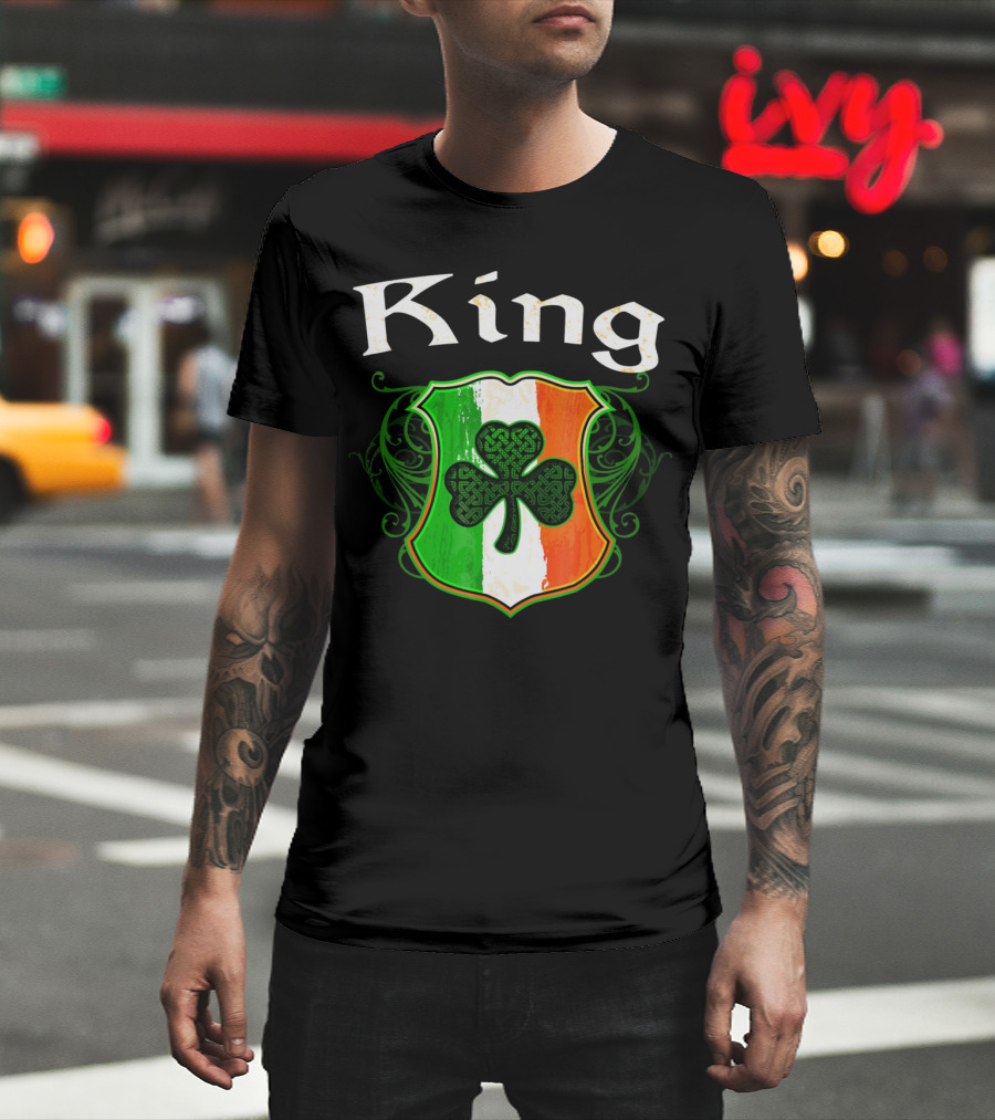 King Surname Irish Shamrock Crest T-Shirt